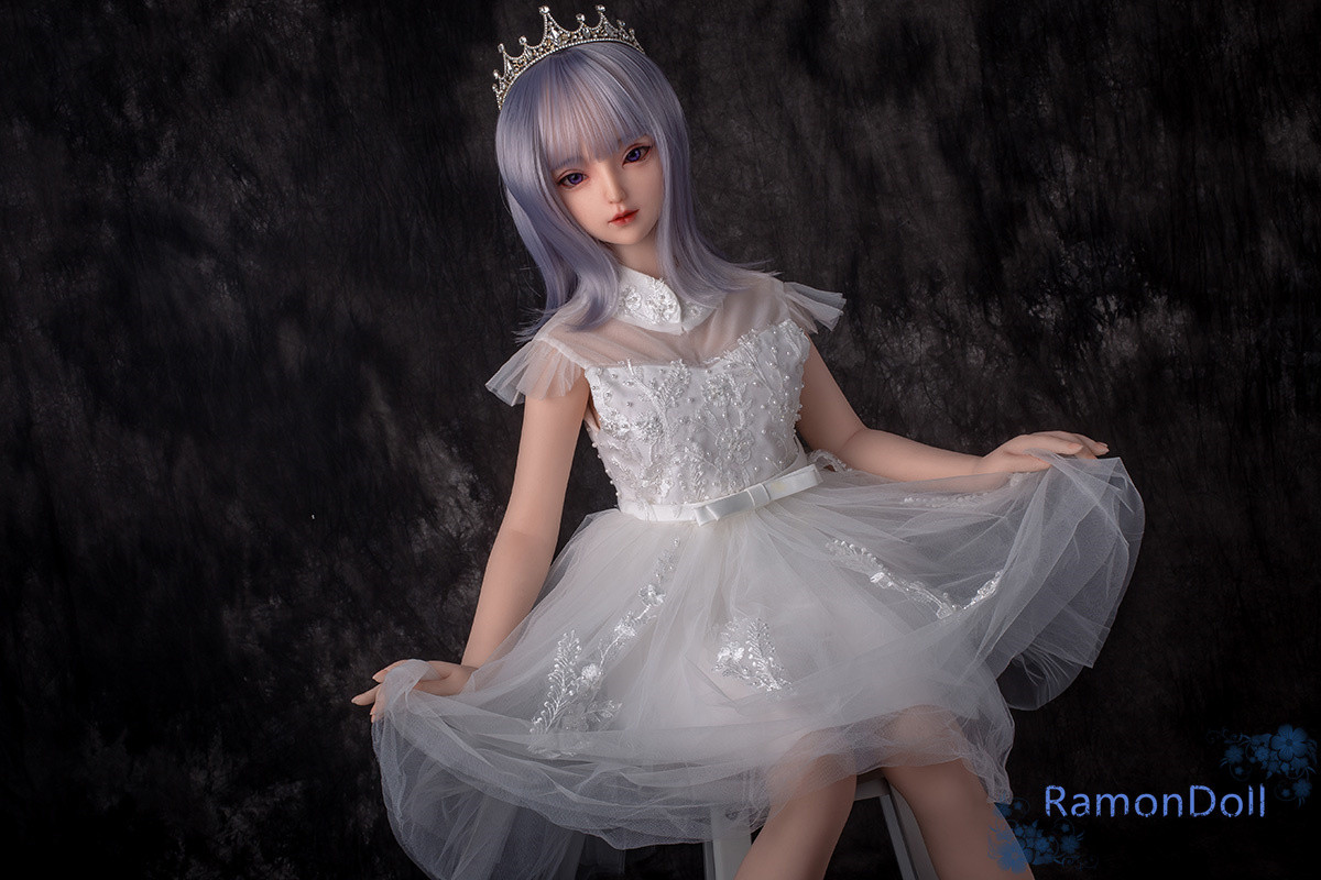 銀髪の小さめラブドール sanhui doll 125cm シリコン製 セックス人形