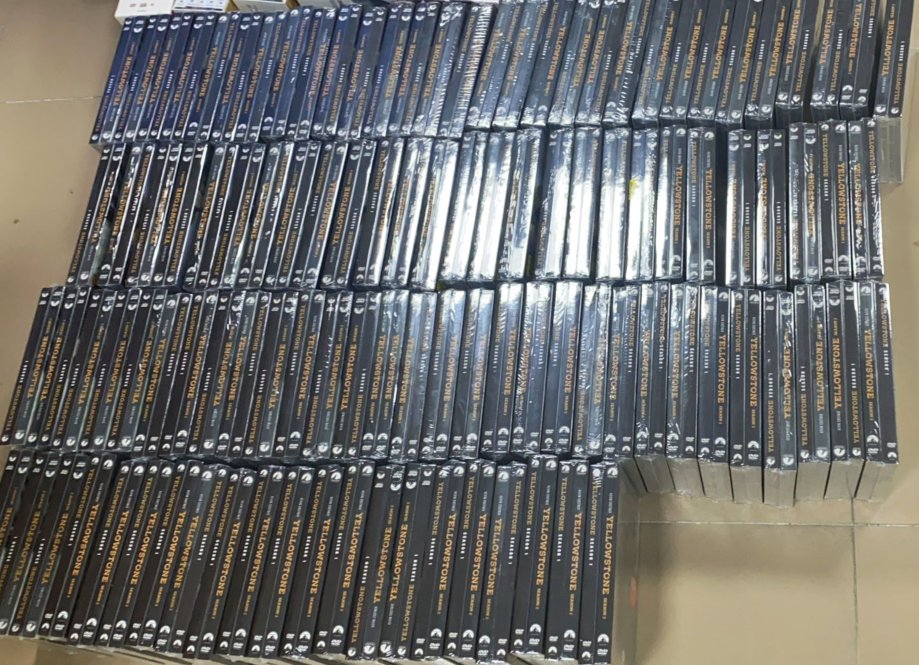 Yellowstone The Complete Seasons 1-4 DVD Box Set 16 Disc Free Shipping