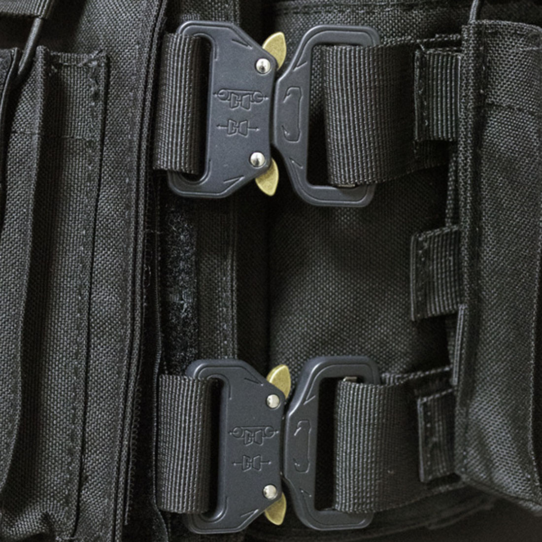 MOLLE Buckle Tactical Vest Multi-function Full Protection Quick-release ...