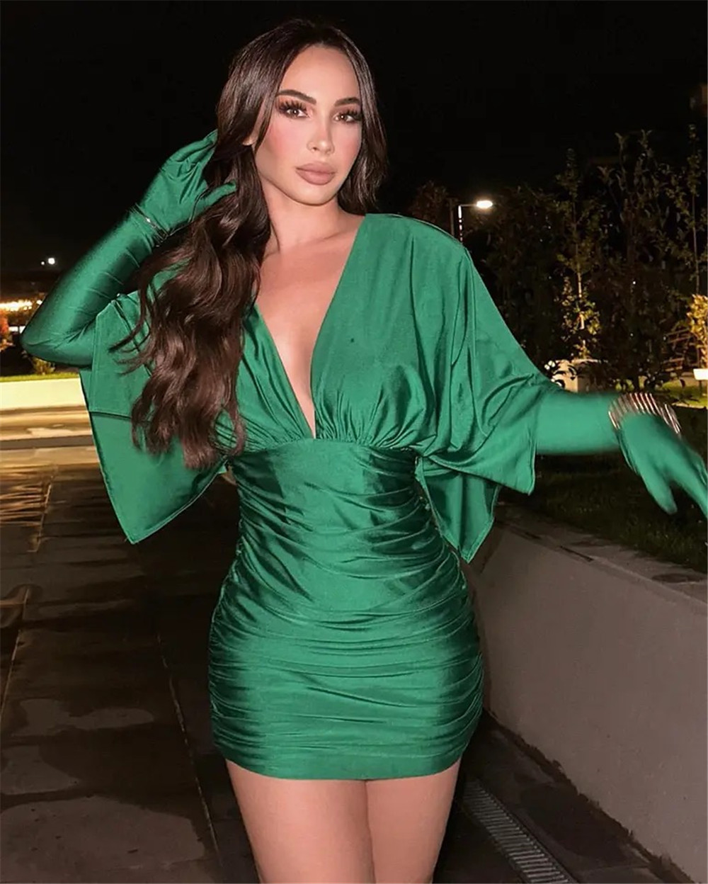 V-neck pleated double wearing short skirt with wrapped buttocks