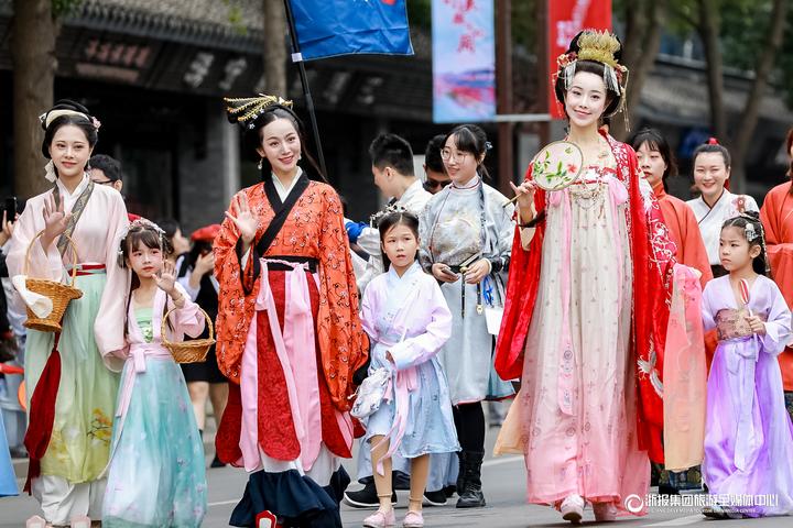 Chinese Hanfu Culture and Inheritance