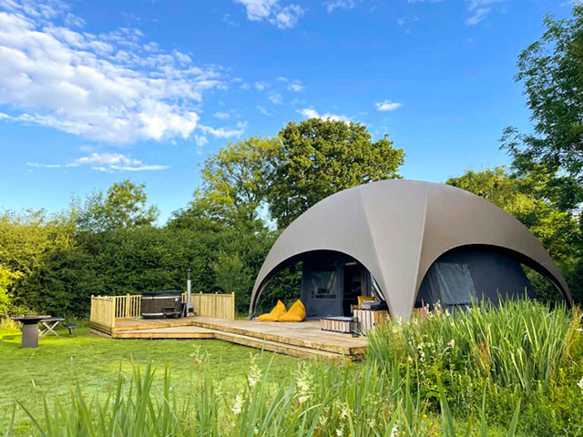 What is an outdoor dining tent? - www.firehiking.com