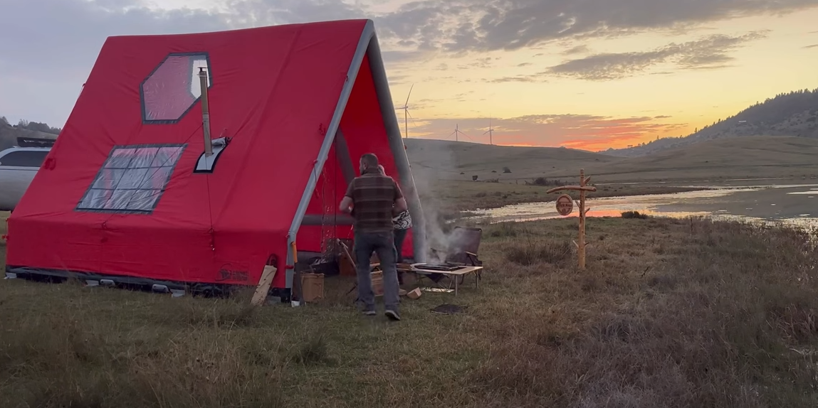 Exploring the Atik Ailesi Family's Cabin Hot Tent: A Winter Camping Haven