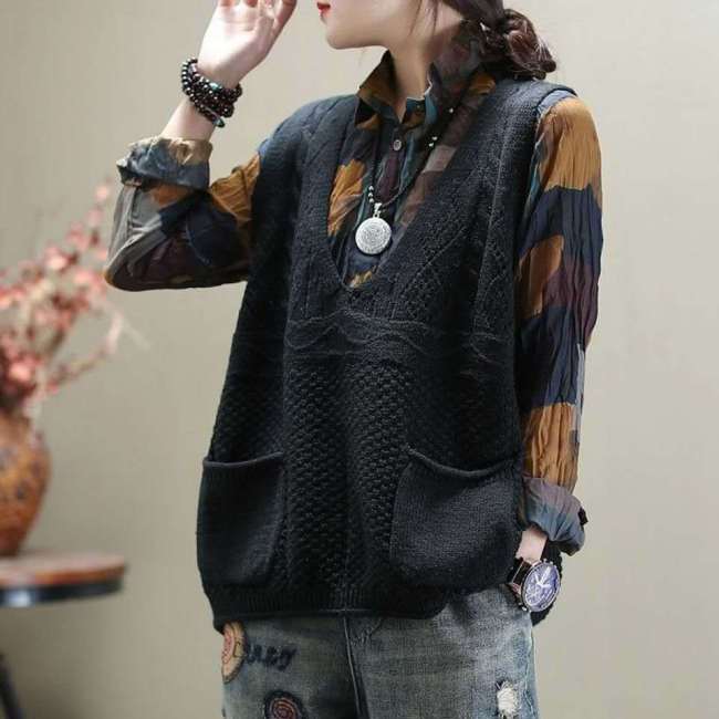 Female V-neck Pocket Decorative Striped Knitted Sweater Vest
