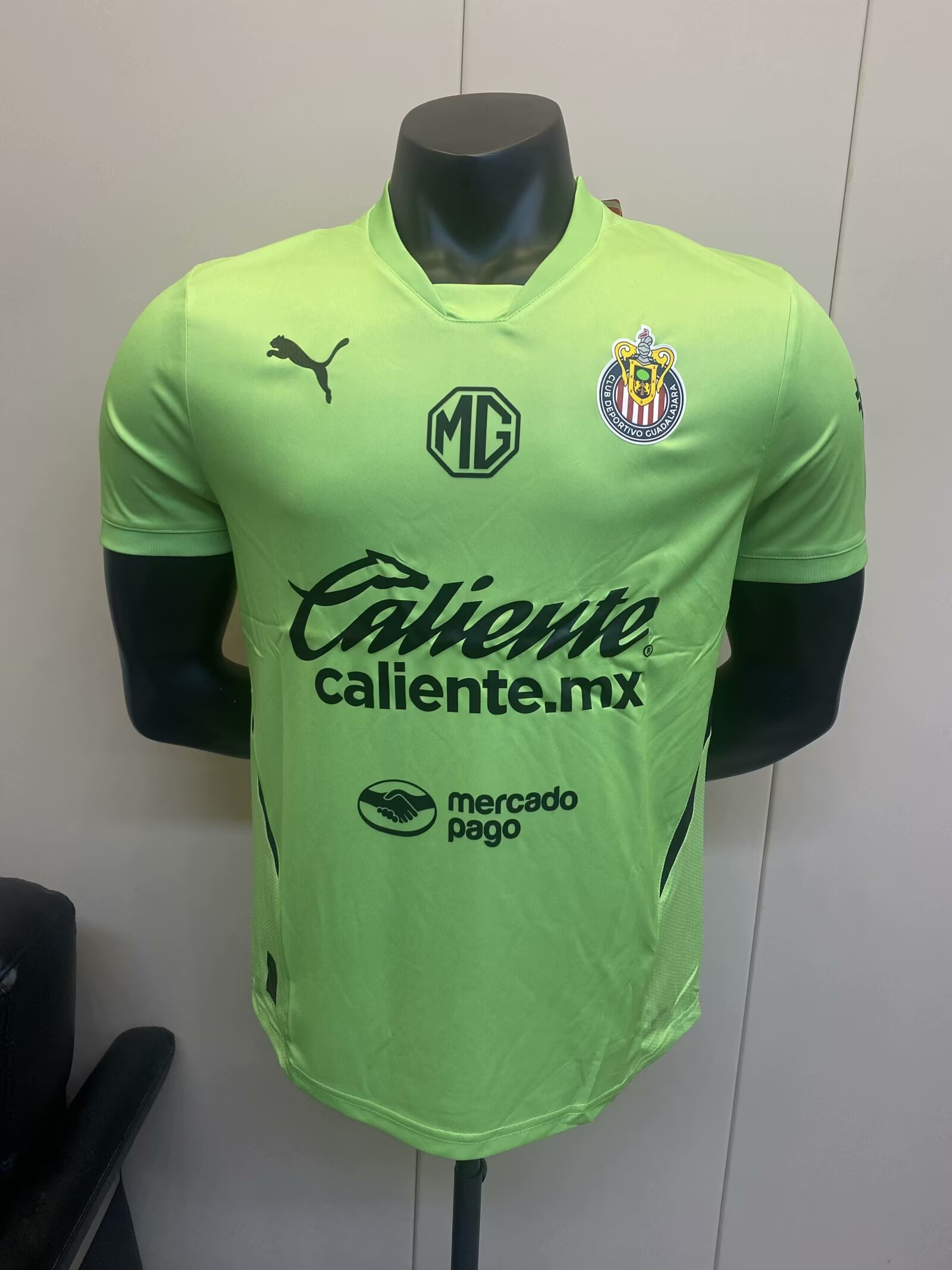 24/25 Chivas Green Goalkeeper Player 1:1 Quality Soccer Jersey