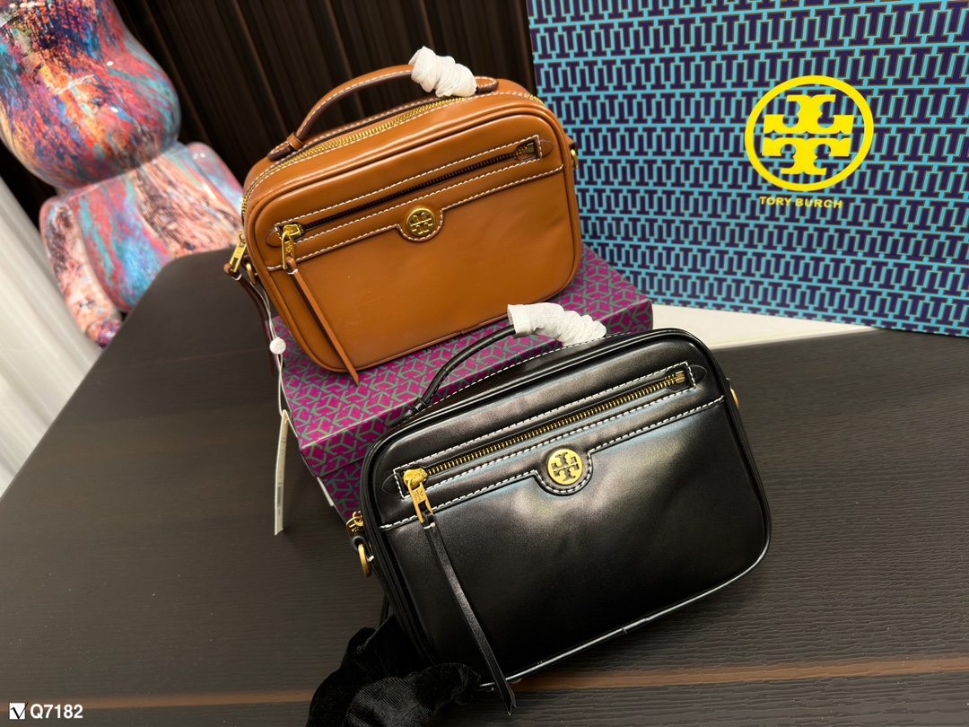 Tory Burch Britten camera bag