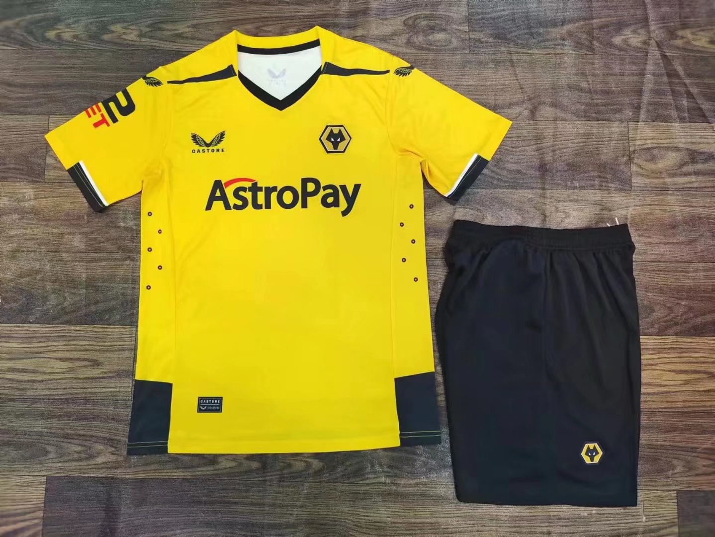 US$ 39.00 - Adult Uniform 2022-2023 Wolverhampton Wanderers Home Soccer ...